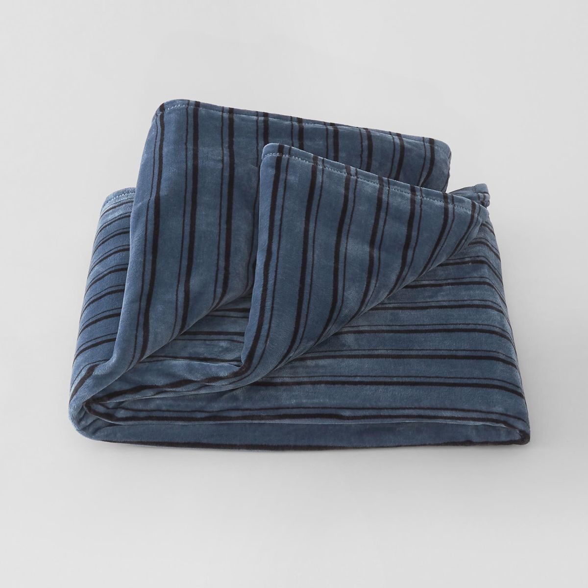 Sheridan Outlet Wide Stripe Plush Blanket